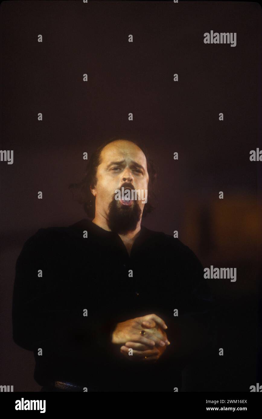 Cantante lirico hi-res stock photography and images - Alamy