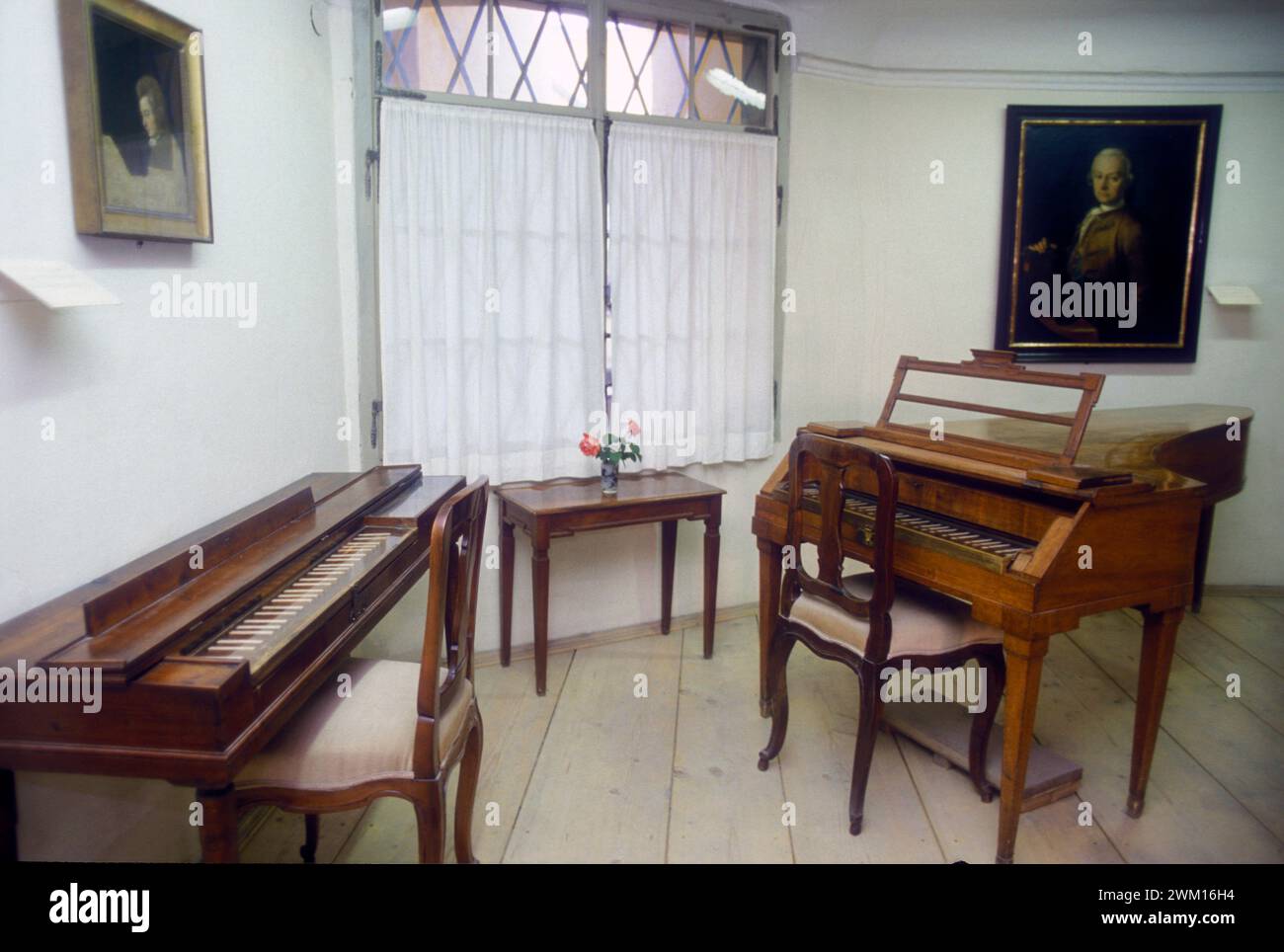 Wolfgang amadeus mozart salisburgo hi-res stock photography and images ...