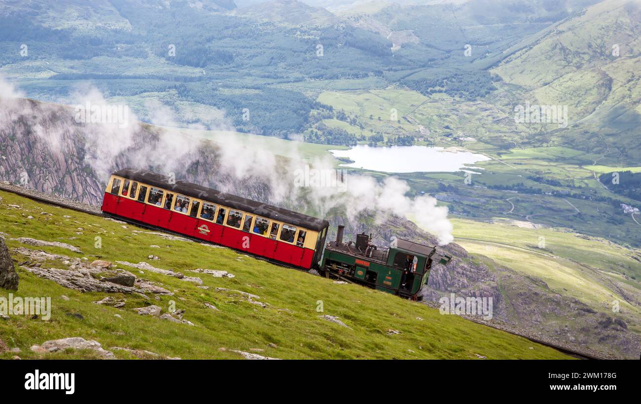 Snowdon mountain railway engine passenger hi-res stock photography and images - Alamy