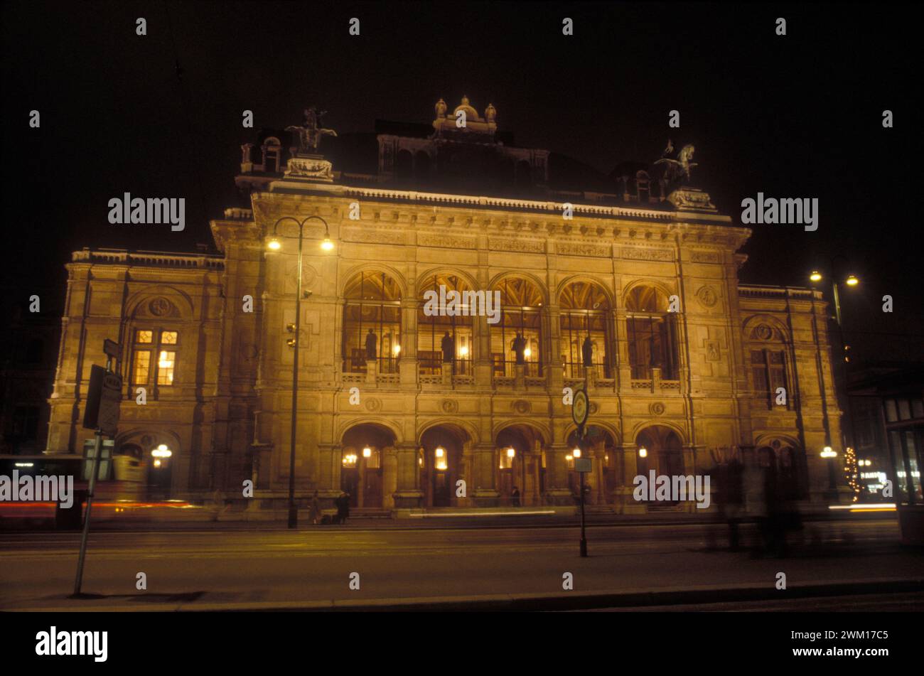 Teatro dellopera di vienna hi-res stock photography and images - Alamy