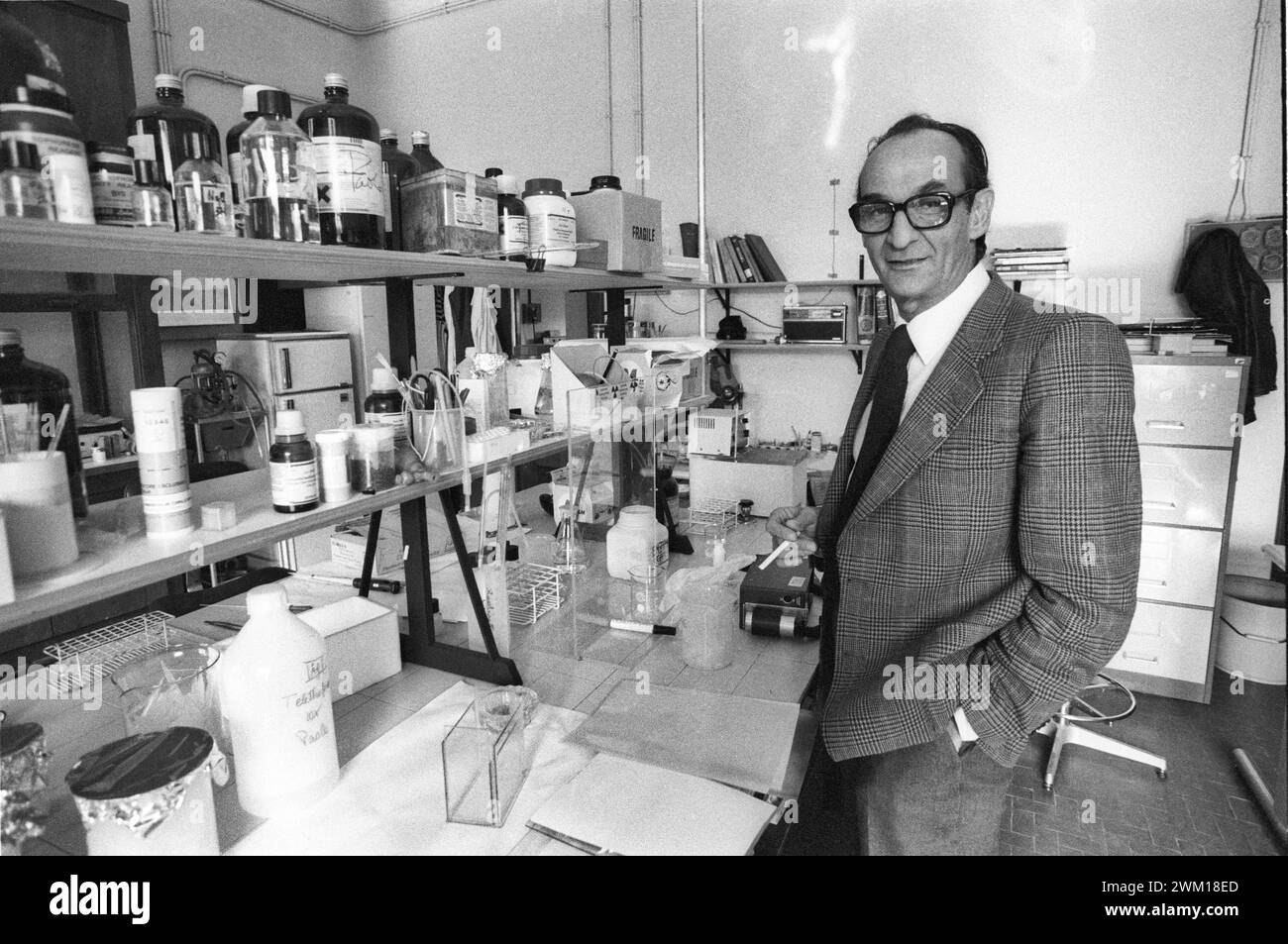 3833030 Giorgio Tecce; (add.info.: Rome, 1981. Italian biologist ...