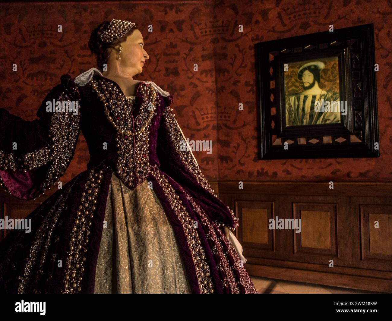 Statue of queen of france hi-res stock photography and images - Alamy