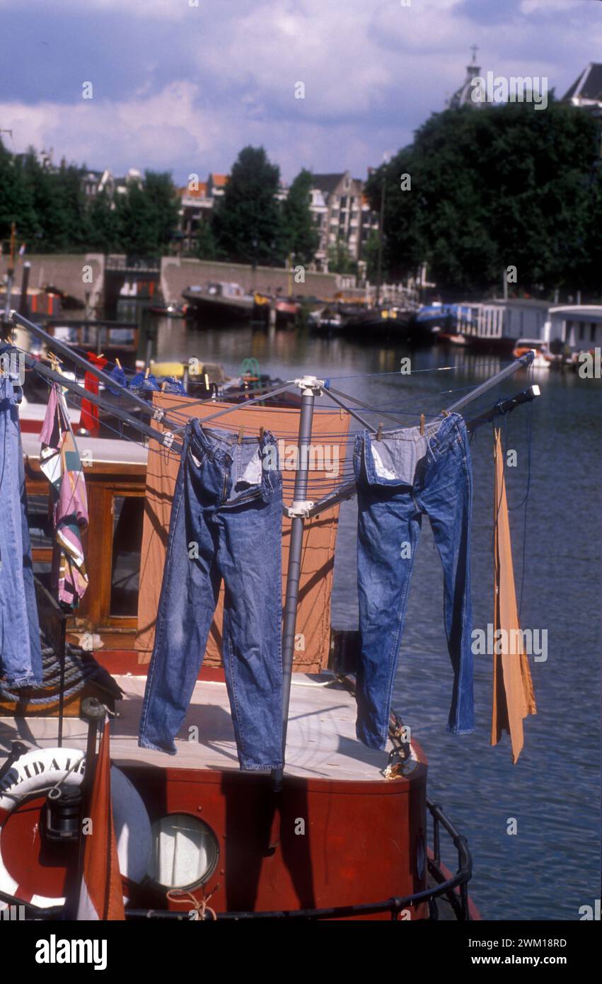4065373 AMSTERDAM, Clothes hanging in a floating home; (add.info ...