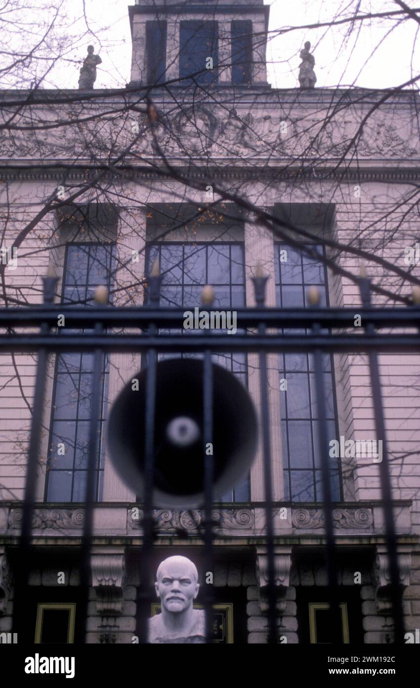 4065498 USSR embassy in East Berlin, 1989; (add.info.: Berlin (1989) L ...