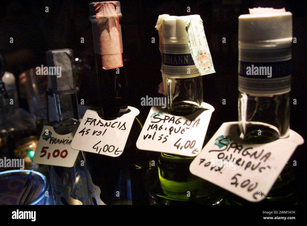 Liquore allassenzio hi-res stock photography and images - Alamy