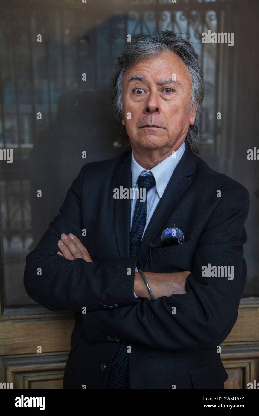 Scrittore gialli hi-res stock photography and images - Alamy