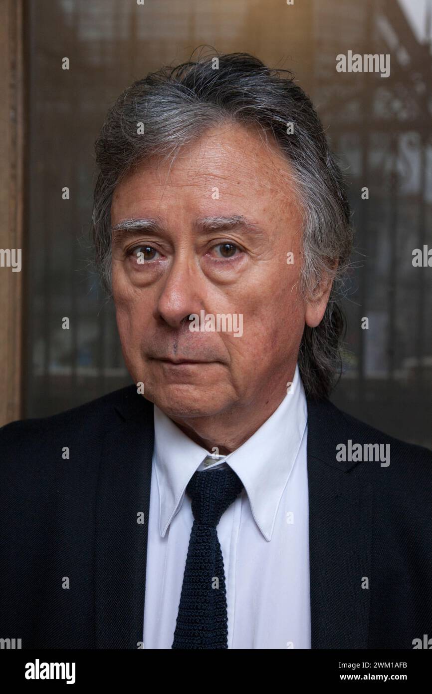 Scrittore gialli hi-res stock photography and images - Alamy