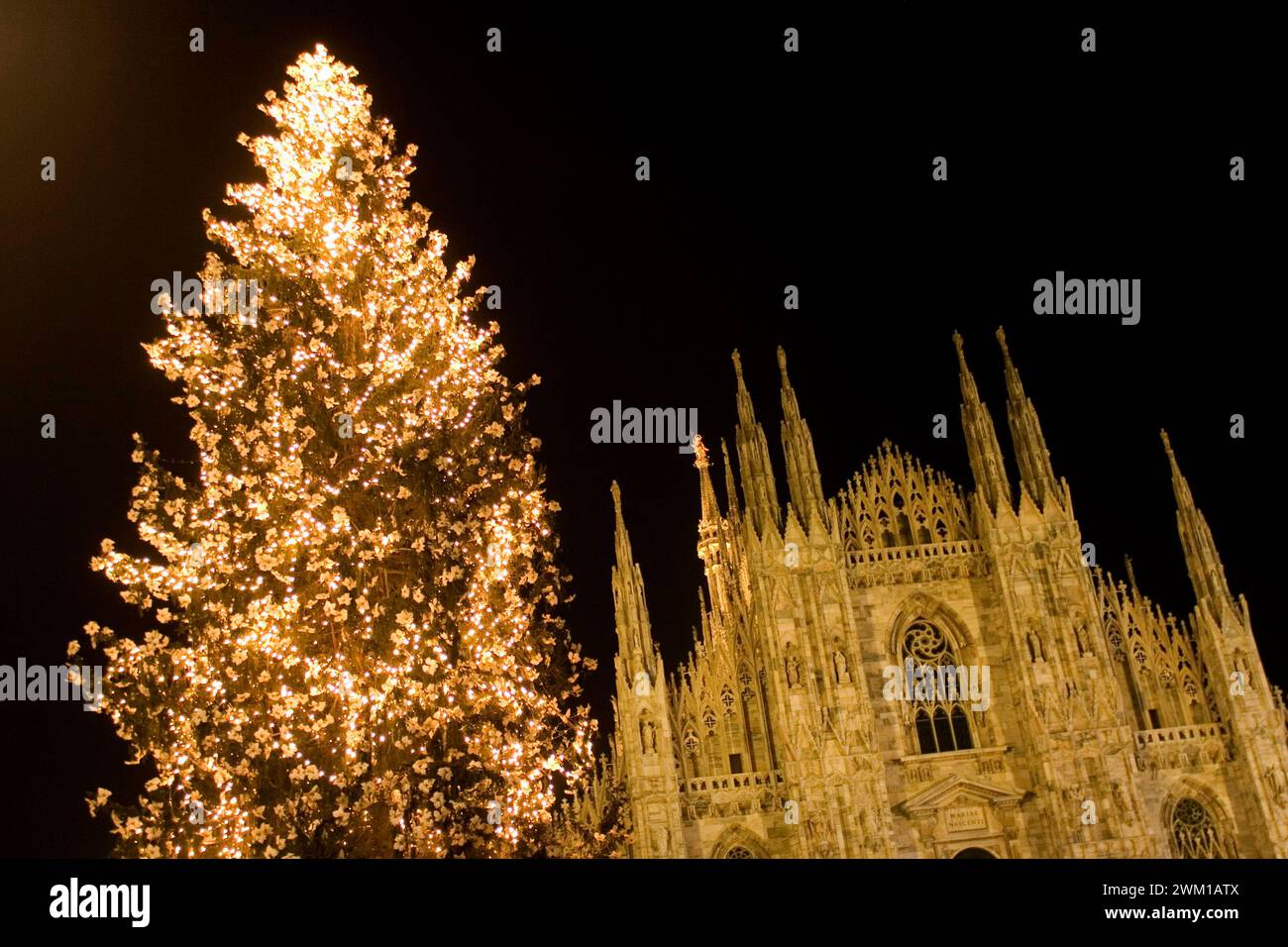Luminarie milano hi-res stock photography and images - Alamy
