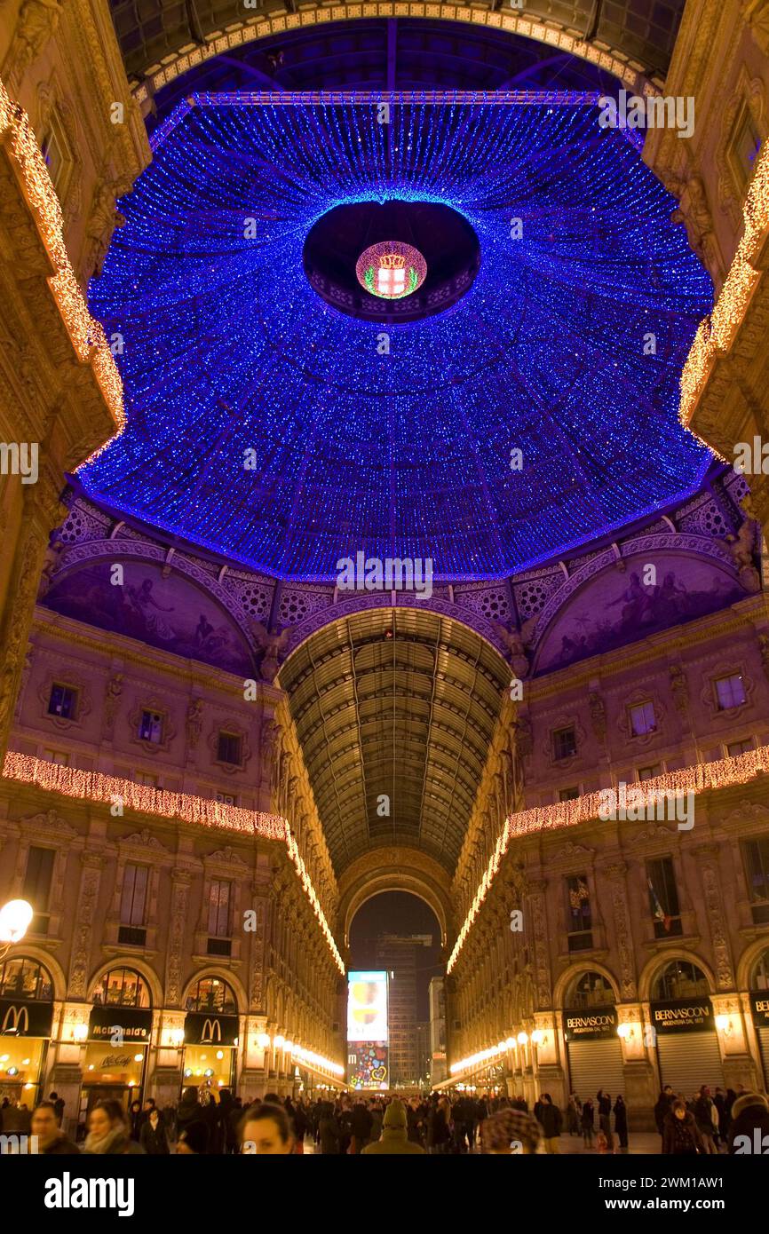 Luminarie milano hi-res stock photography and images - Alamy