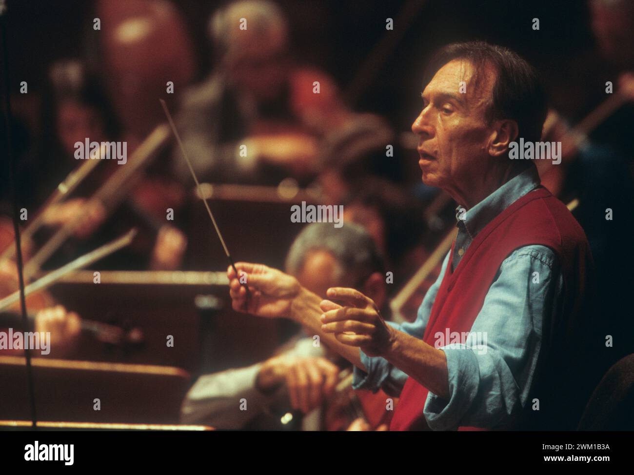 4066357 Claudio Abbado during a rehearsal with the Berlin Philharmonic ...