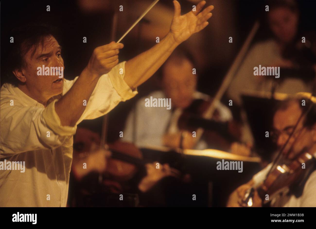 4066354 Claudio Abbado conducting the Berlin Philharmonic Orchestra at ...