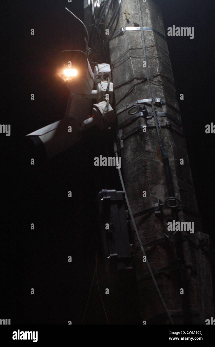 Electric wires street light hi-res stock photography and images - Alamy