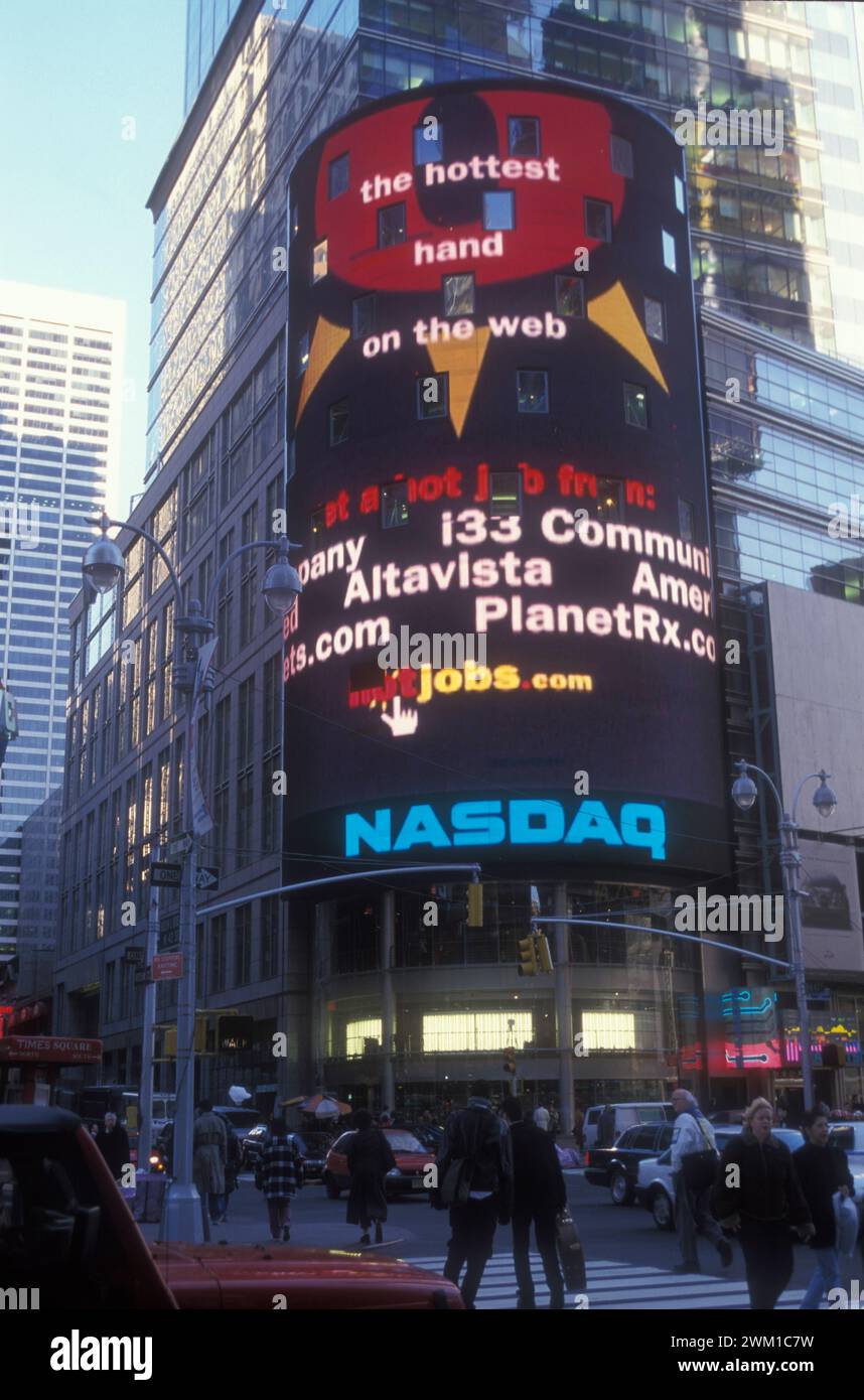 Nasdaq market site in times square hi-res stock photography and images ...
