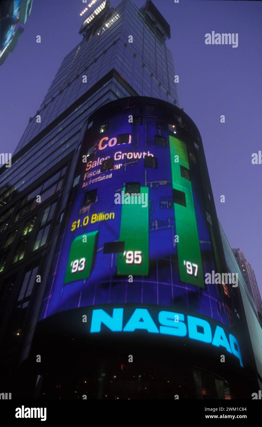 New york buildings 2000 hi-res stock photography and images - Alamy