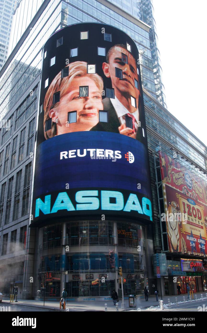 Nasdaq market site in times square hi-res stock photography and images ...