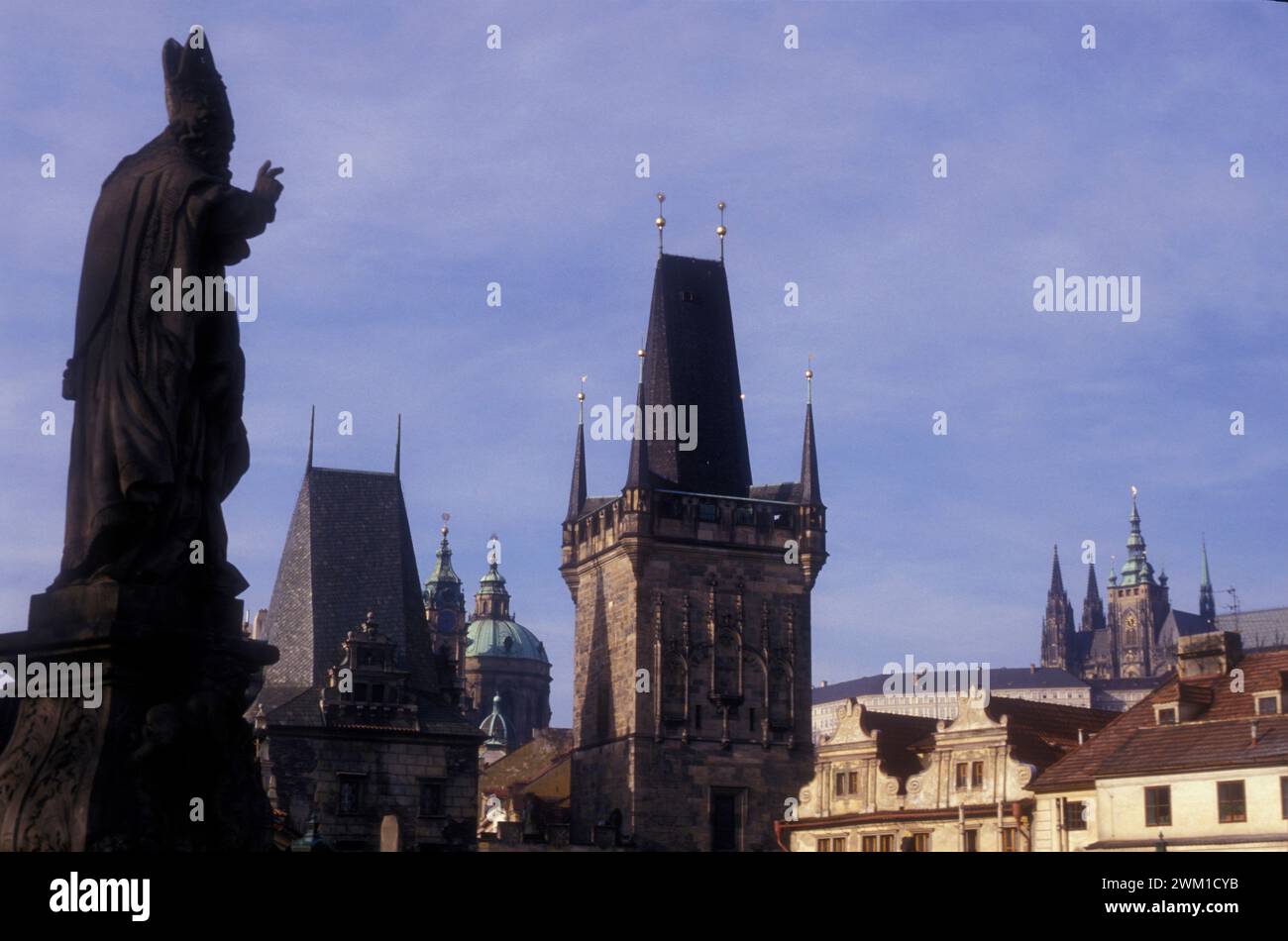 Praga ponte carlo hi-res stock photography and images - Alamy