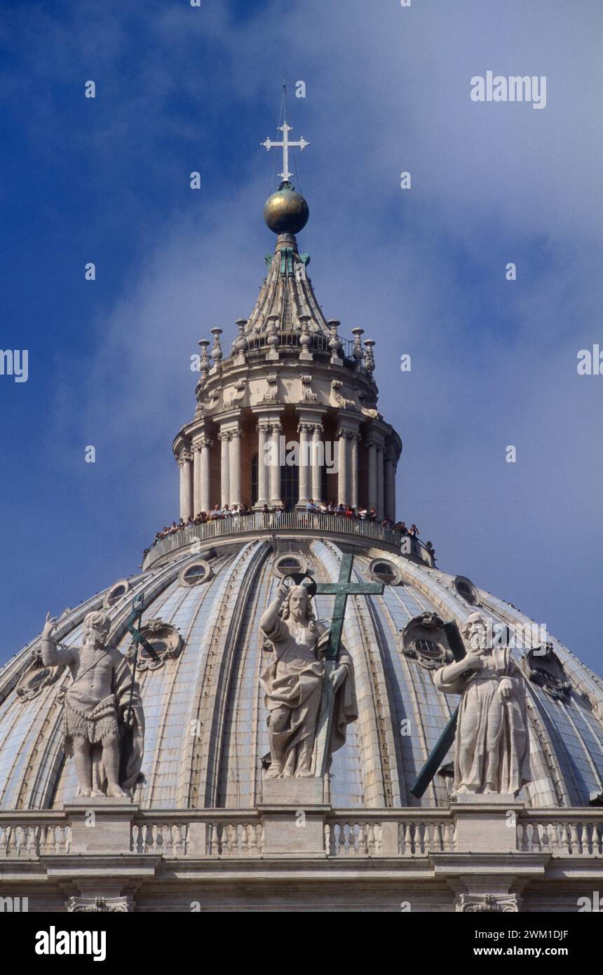 Cupola della basilica di san pietro hi-res stock photography and images ...