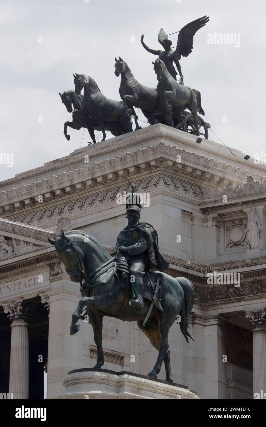 Monumento di roma hi-res stock photography and images - Alamy