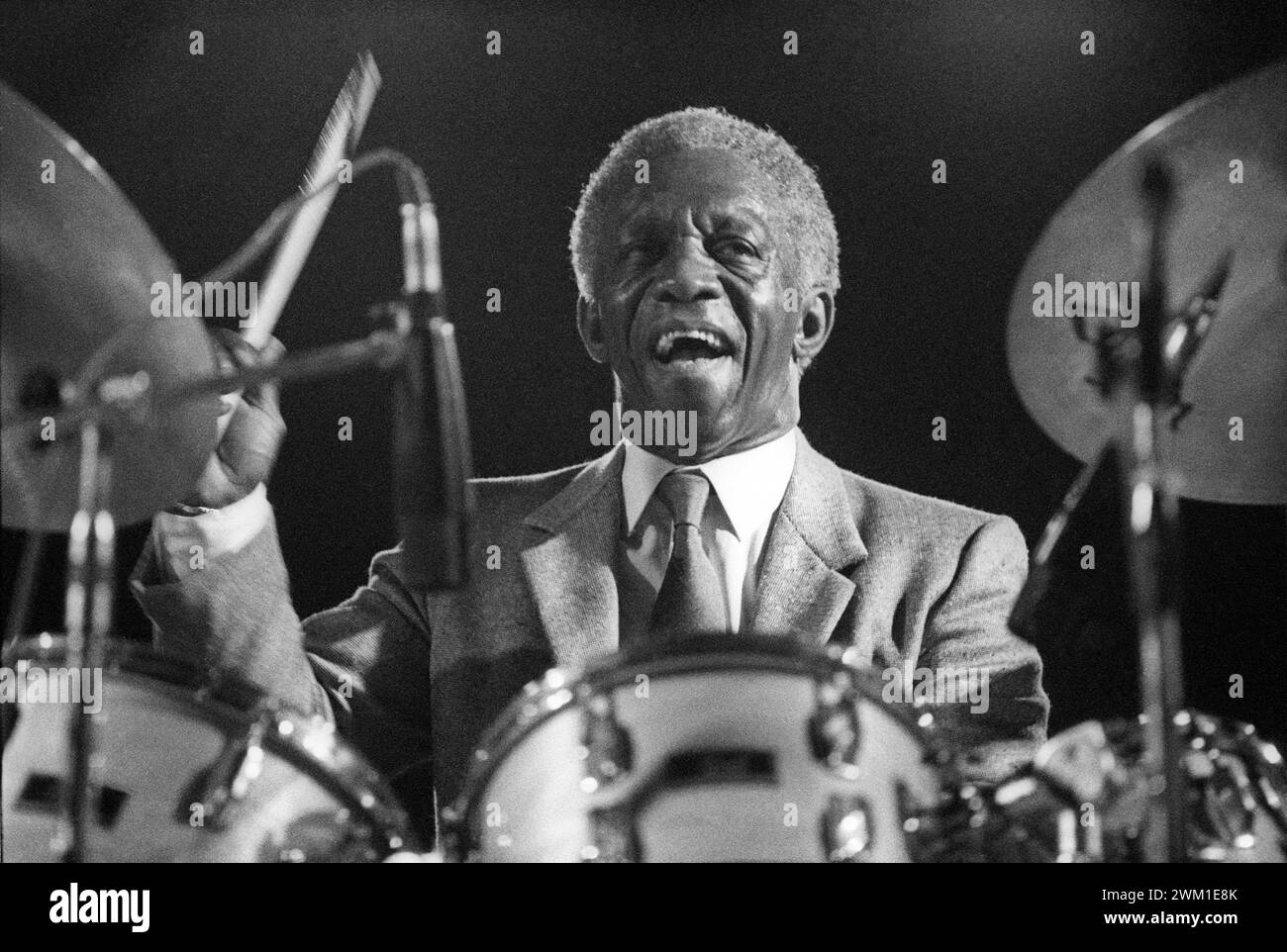 Suonare la batteria hi-res stock photography and images - Alamy