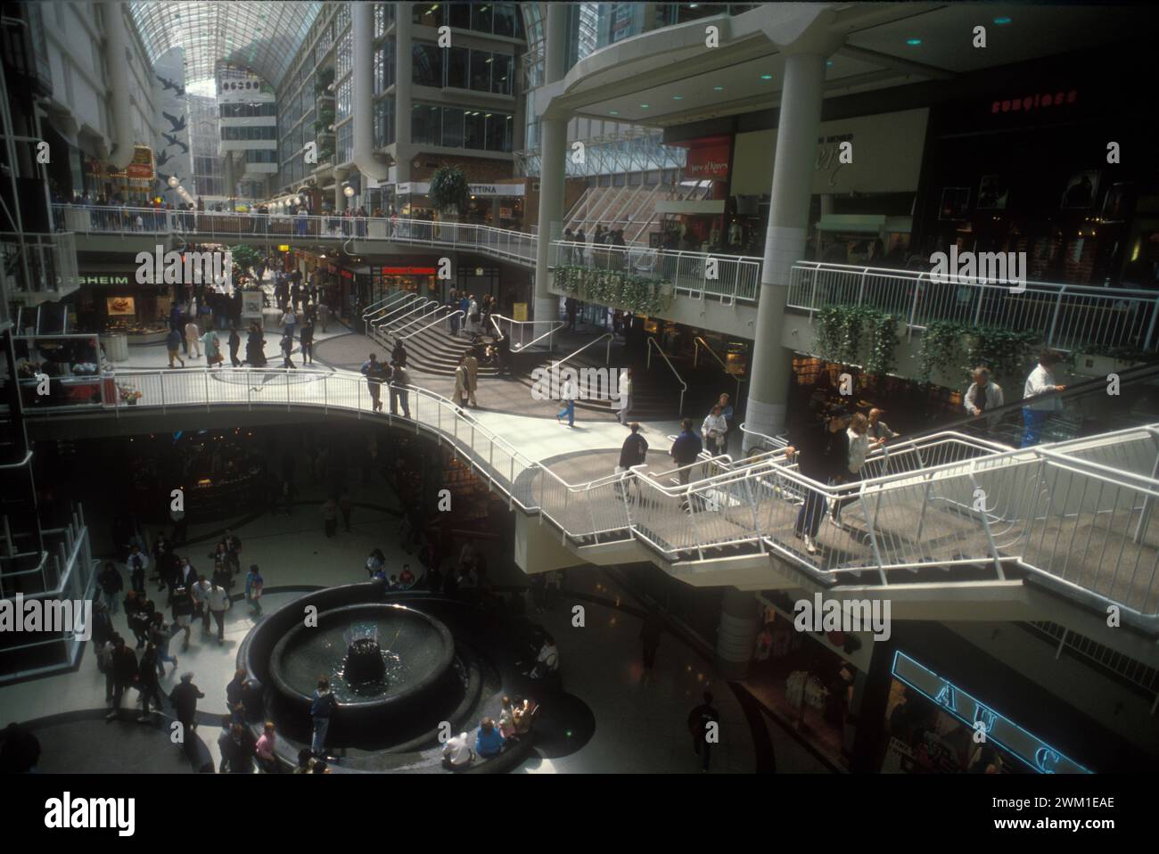 4067917 TORONTO, Eaton's department store; (add.info.: Toronto 1990 ...