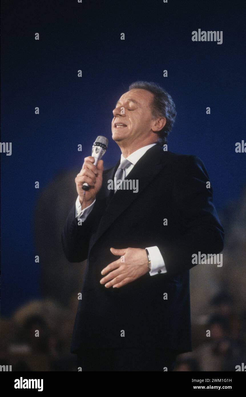 Cantante johnny hi-res stock photography and images - Alamy