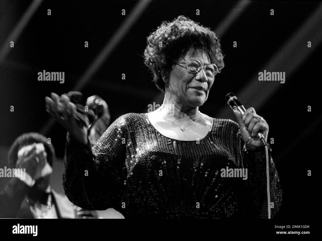 Donne ella hi-res stock photography and images - Alamy