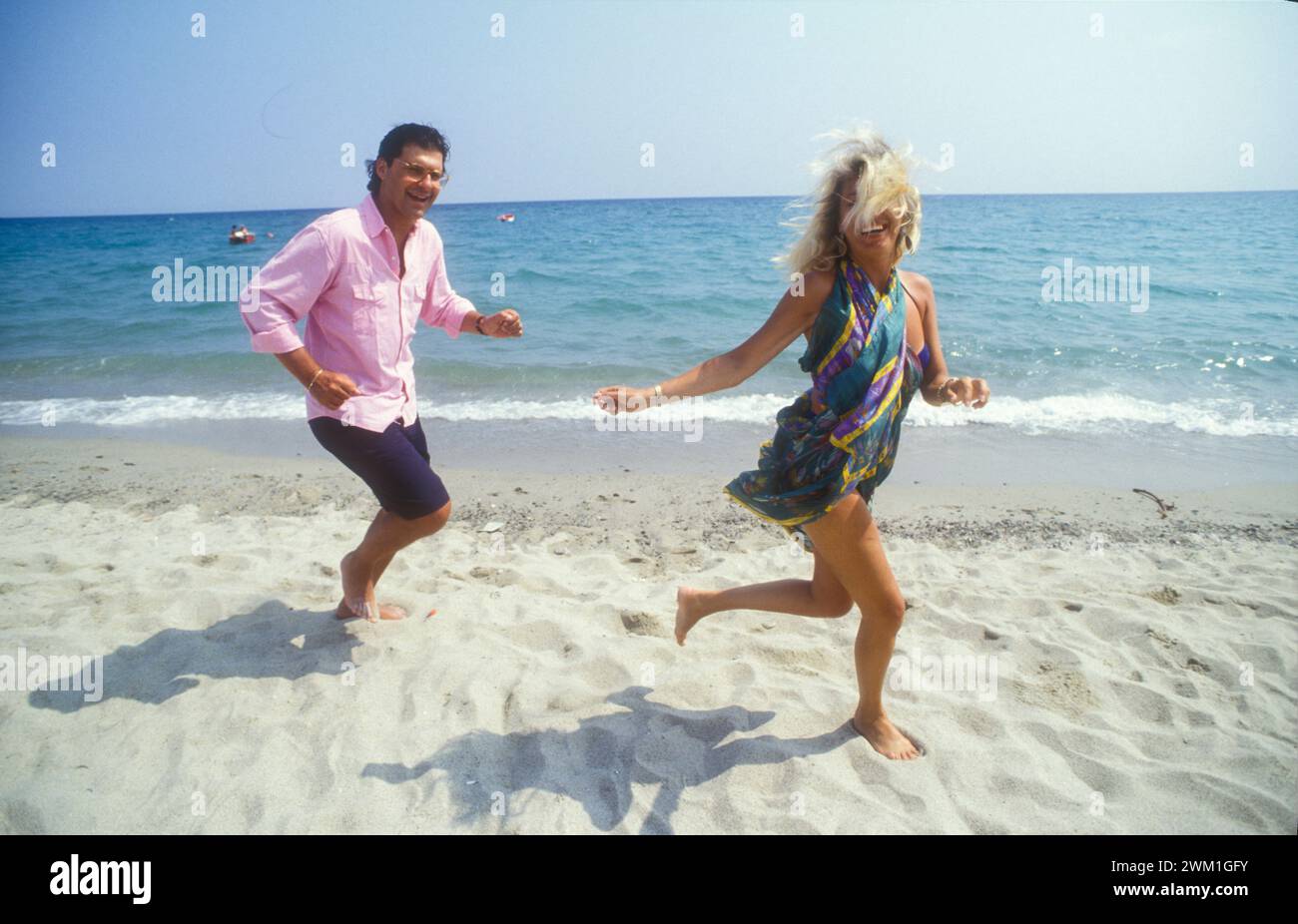 4068775 Sicily, 1991. Italian TV presenters Fabrizio Frizzi and Rita ...