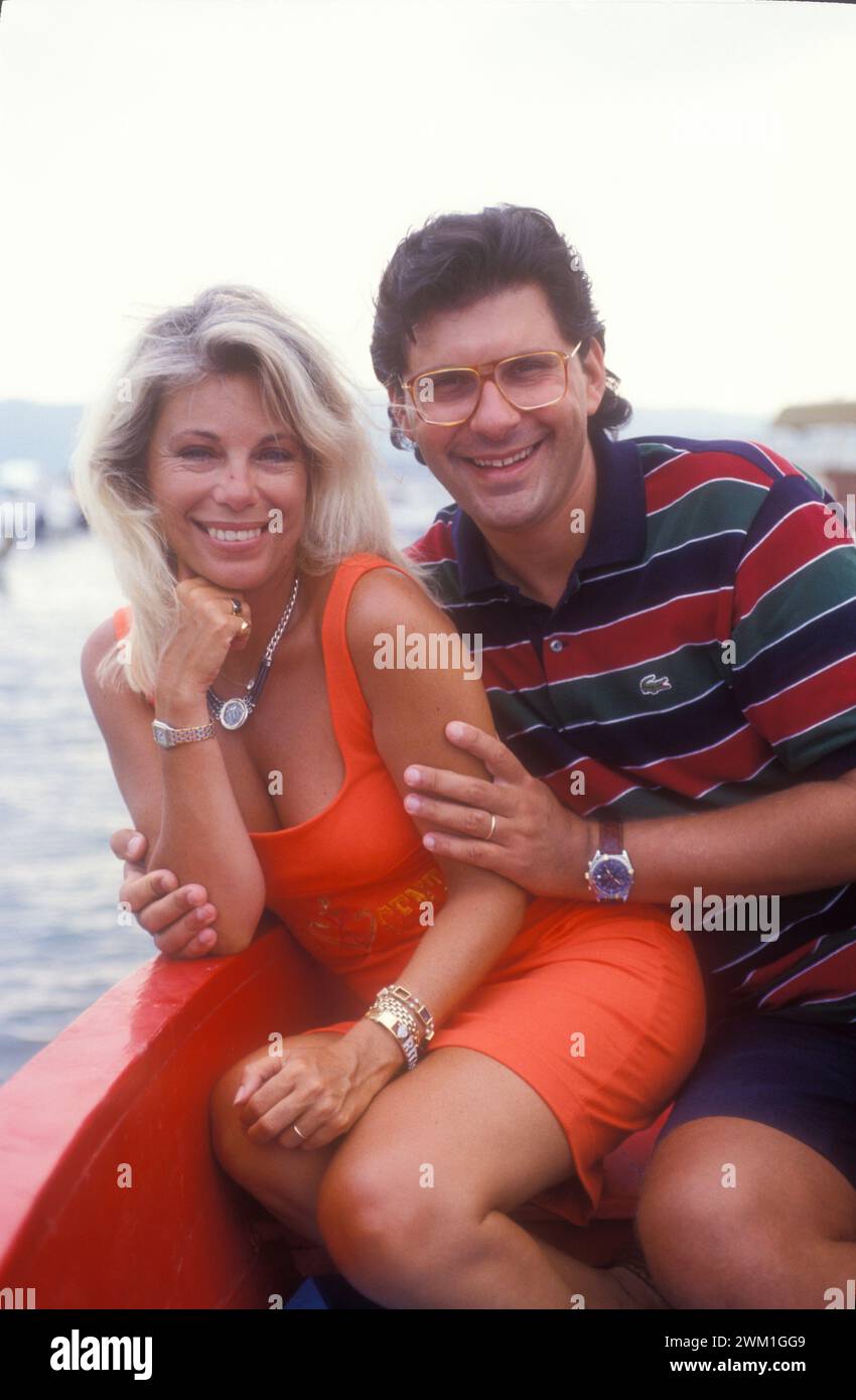 4068773 Sicily, 1991. Italian TV presenters Fabrizio Frizzi and Rita ...