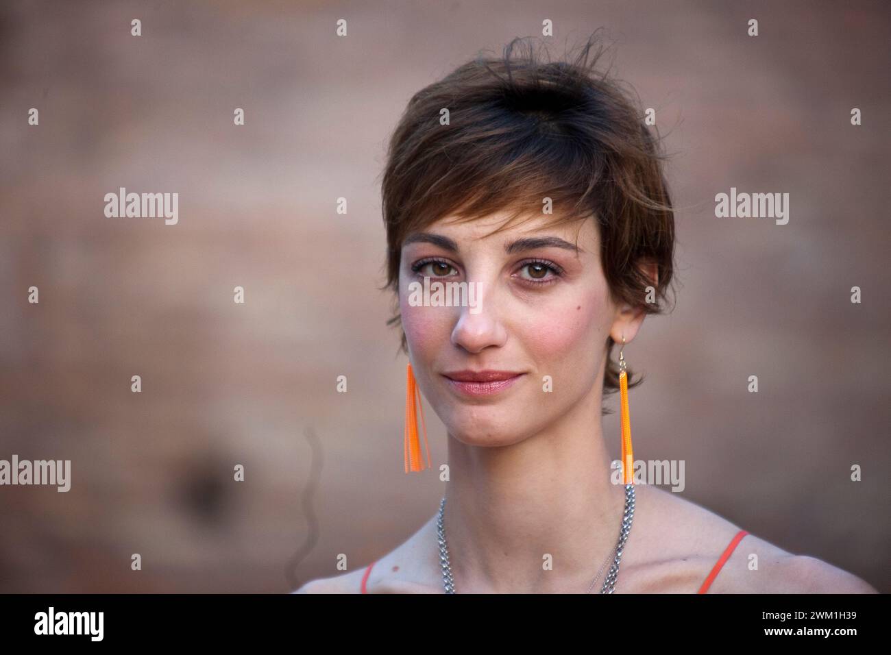 Orecchini pendenti hi-res stock photography and images - Alamy