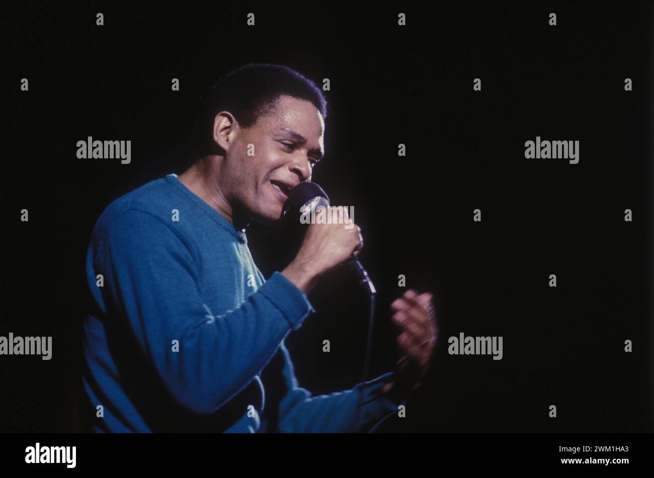 4069101 American jazz-pop singer Al Jarreau (about 1985) (photo); (add ...