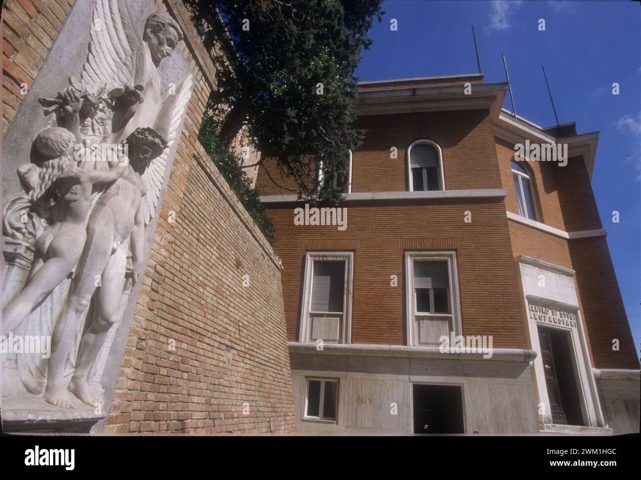 Monumenti a giacomo leopardi hi-res stock photography and images - Alamy