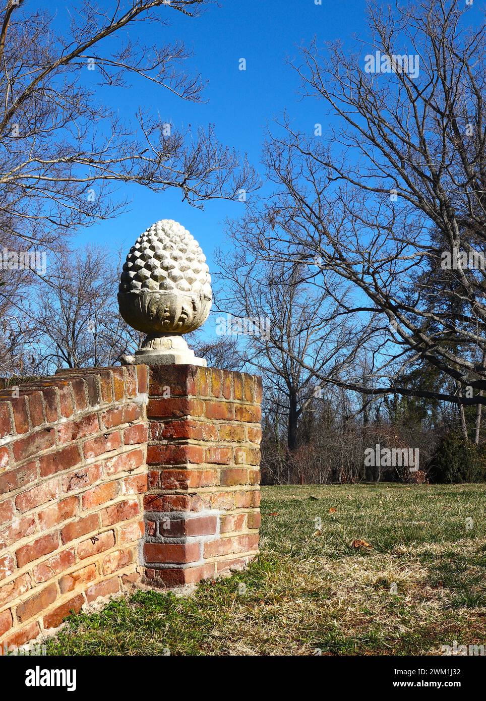 Colonial times pineapple hi-res stock photography and images - Alamy