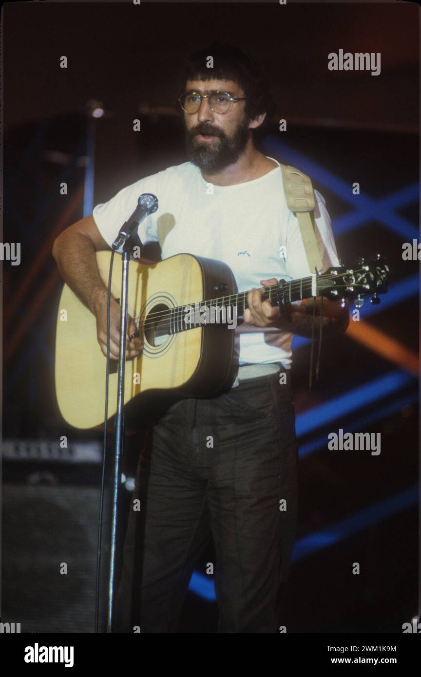 Italian singer songwriters hi-res stock photography and images - Alamy