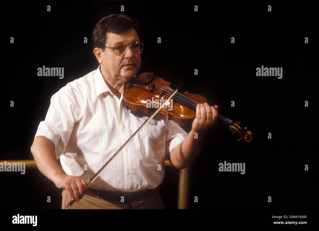 Suonare il violino hi-res stock photography and images - Alamy