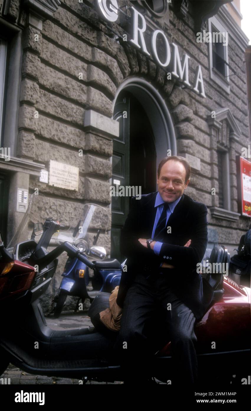 4070378 Rome, 1995. Italian actor-director Carlo Verdone in front of ...