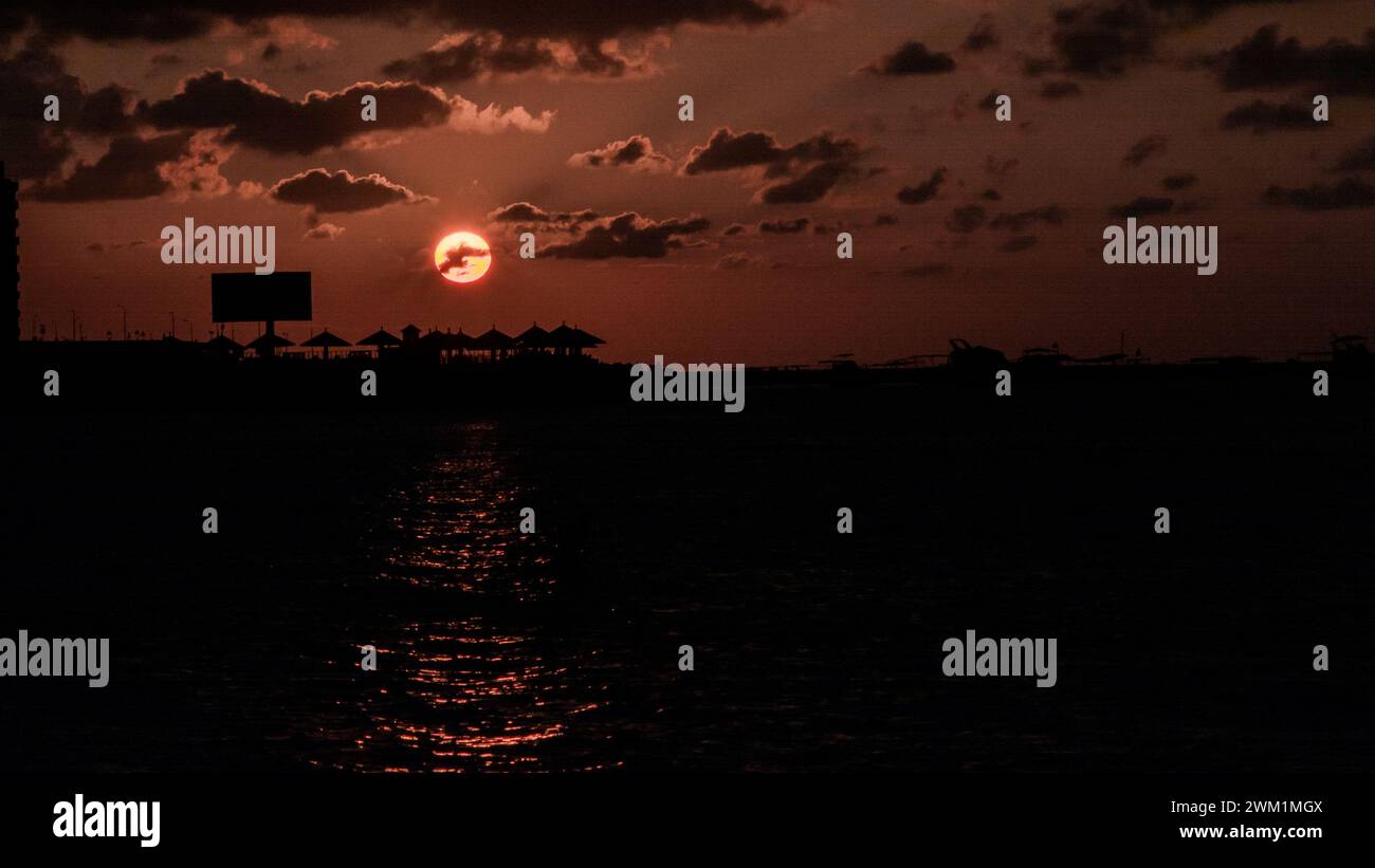 Golden hour sky hi-res stock photography and images - Alamy