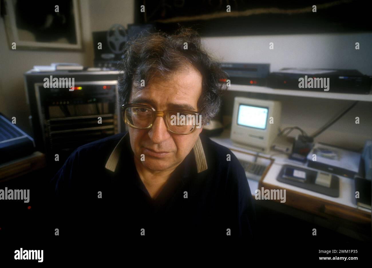 Computer 90s hi-res stock photography and images - Alamy