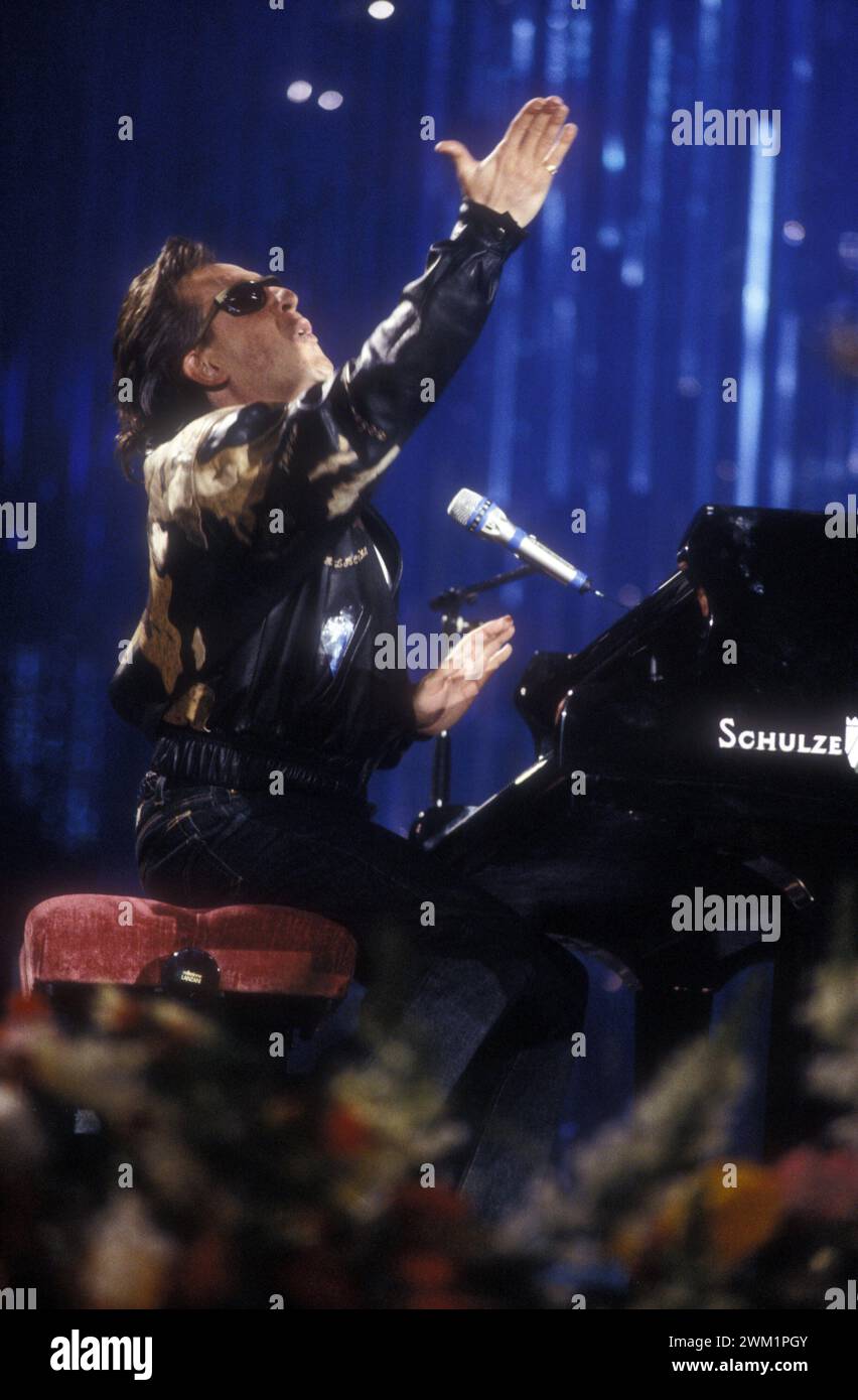 MME4704092 French singer Gilbert Montagne at the Sanremo Festival in ...