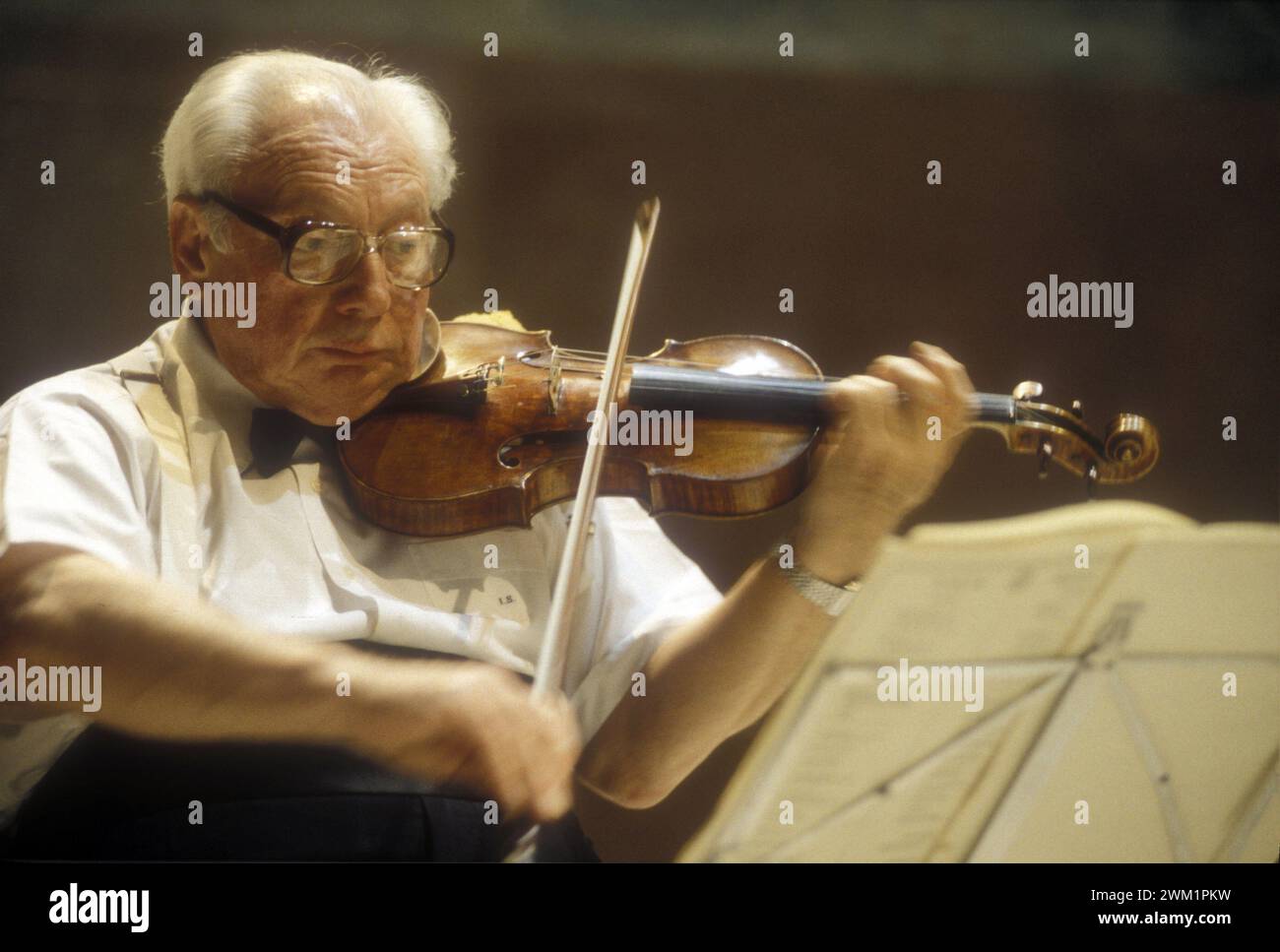 Portrait of violinist isaac stern hi-res stock photography and images ...