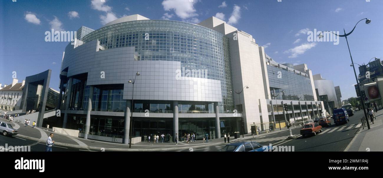 MME4708779 Panoramic view of the Opera Bastille designed by Carlos Ott ...