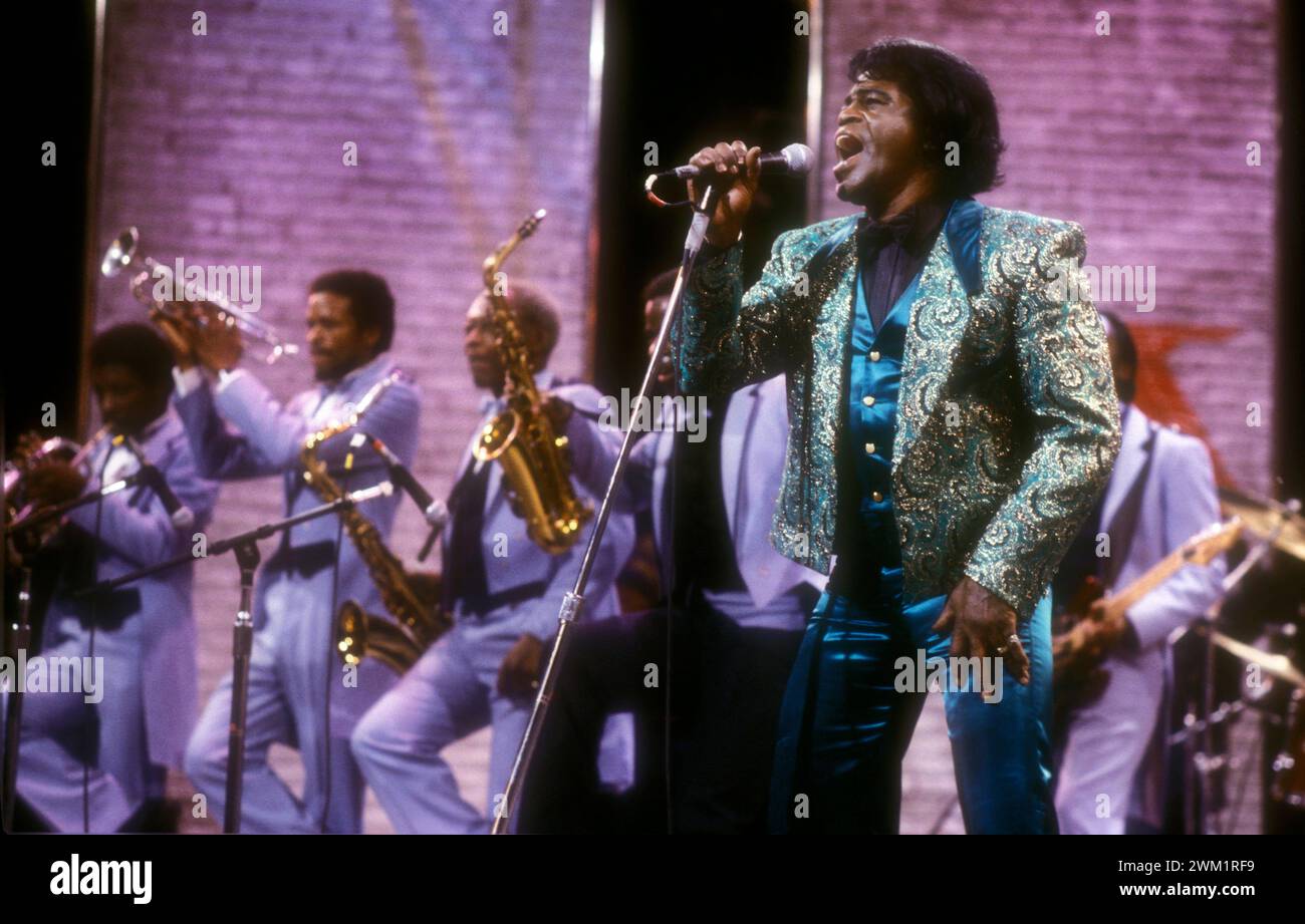 Singer james brown apollo hi-res stock photography and images - Alamy