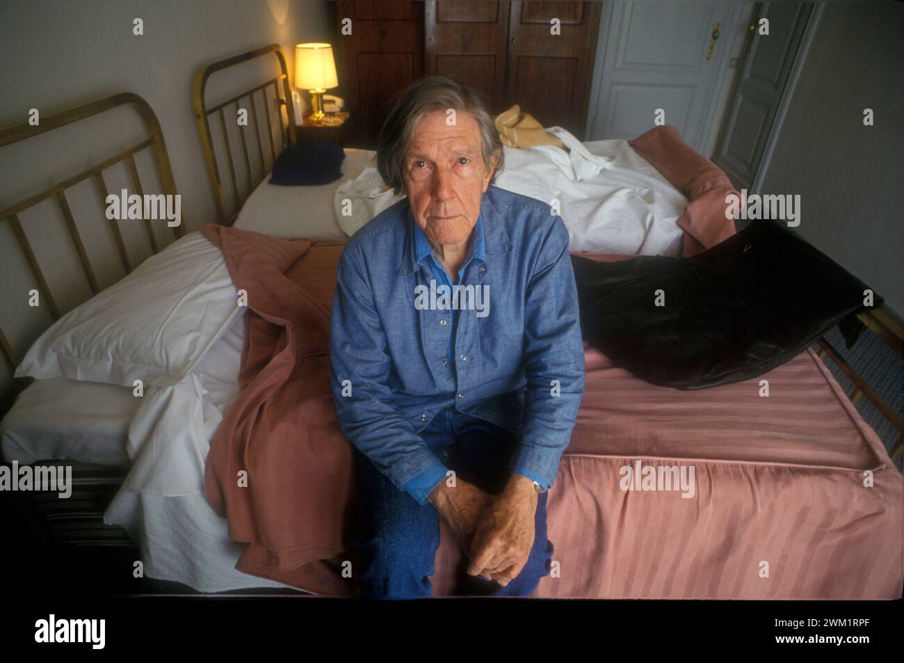 MME4714998 Music composer JOHN CAGE in a hotel room, Perugia 1992/JOHN ...