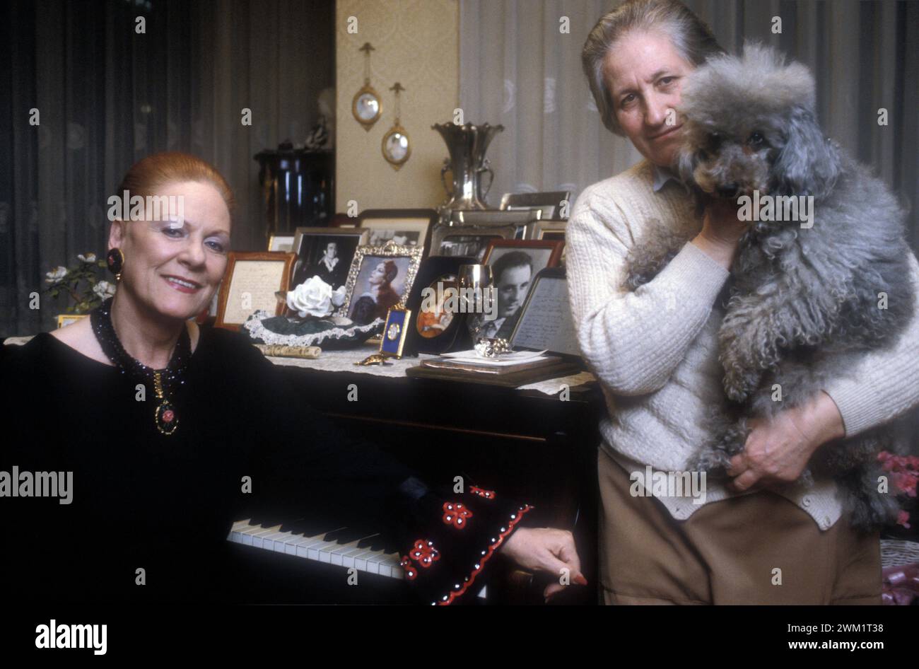 MME4716998 Opera singer RENATA TEBALDI at home with her secretary TINA ...
