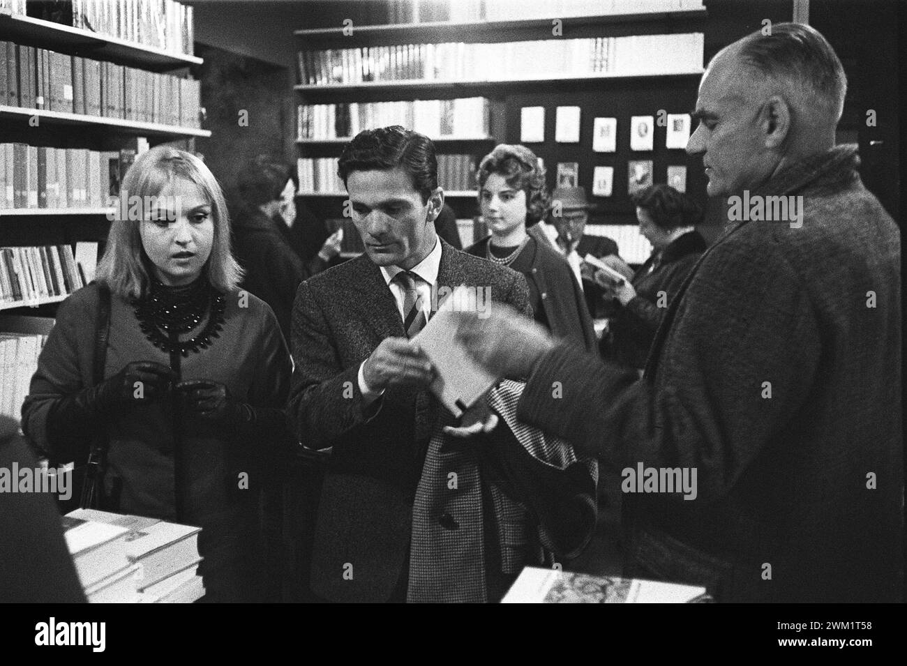 MME4718816 Rome, 1961 Italian actress Laura Betti with writers Pier ...