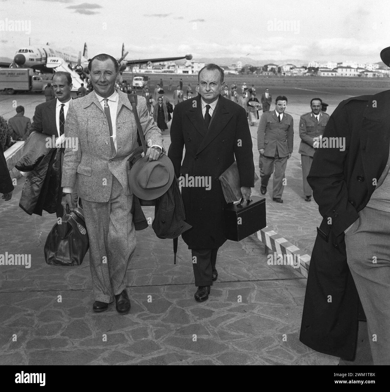 MME4720721 Fiumicino Airport, Rome, 26-03-1957 Prince Paul Kara or evi ...