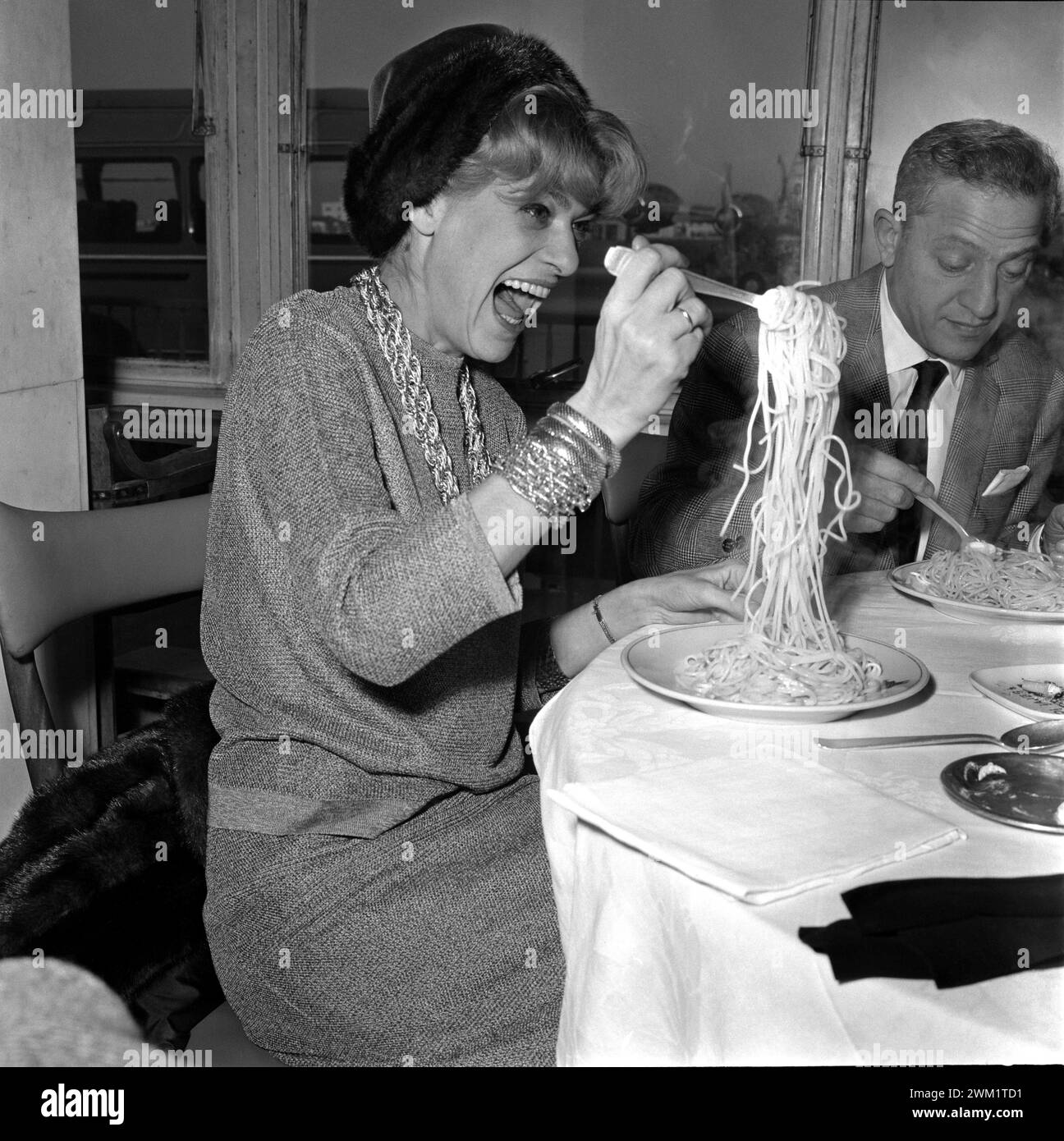 Celebrity eating pasta Black and White Stock Photos & Images - Alamy