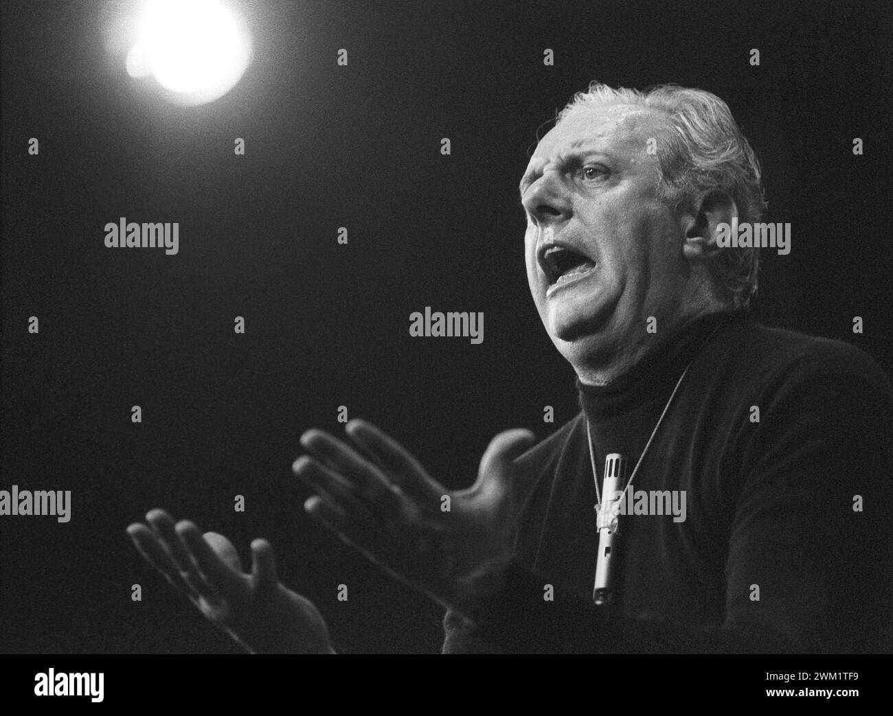 MME4723001 Italian playwright and actor Dario Fo during a performance ...