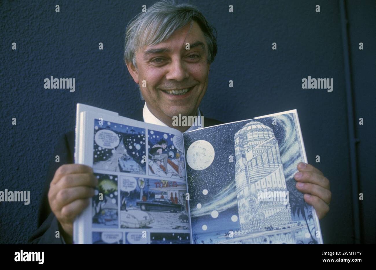 MME4726928 Venice, 1990. Italian cartoonist Milo Manara holding one of ...