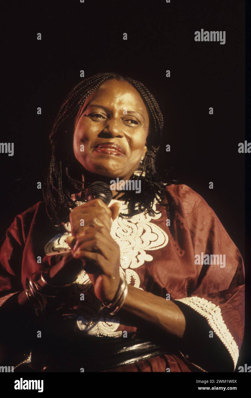 MME4727010 South African singer Miriam Makeba (about 1980)/La cantante ...