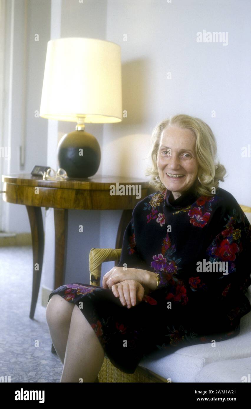 MME4727510 Rome, 1987. Italian anthropologist Ida Magli in her house ...